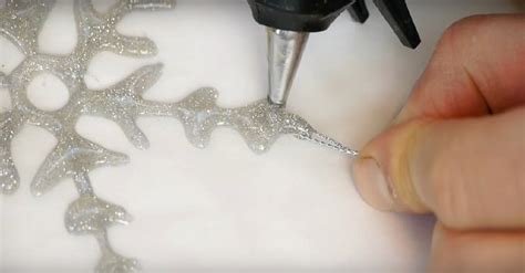 მილიონად შეფასებული საახალწლო იდეა ჩაამატეთ წებოს პისტოლეტში ბრჭყვიალები სასარგებლო რჩევები