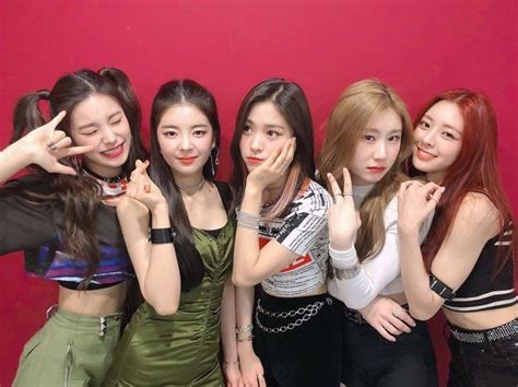 Itzy Music Bank 030119 Itzy Jyp Itzdifferent Itzyyeji Yeji