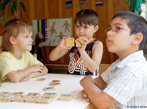کودکان دو زبانه عملکرد مغز بیشتری نسبت به تک‌زبانه‌ها دارند کتابک