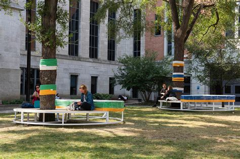 Nouvelle Installation Sur La Place Pasteur Uqam