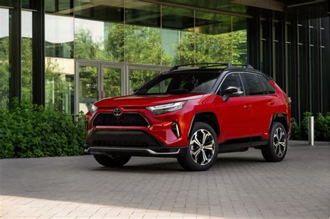 Toyota Vạch Trần Sự Thật Gây Sốc Về Xe Hybrid
