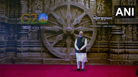 G20 Summit Pm Modi Welcomes G20 Leaders Against Konark Wheel Replica In Bharat Mandapam