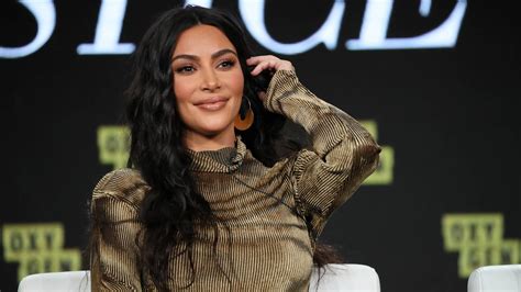 Velvet Gumicukor Kim Kardashian A „nagymamája Tiszteletére Szexelt