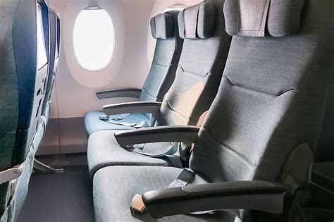 Airplane Armrest Etiquette Who Gets The Middle Seat Armrests