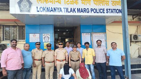 Mumbai Woman Security Guard Her Aide Pose As Sales Tax Officers Flee With Rs 32 Lakh Held