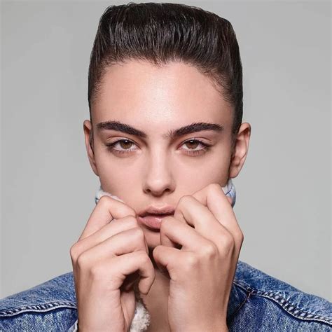 عکس‌های دختر بازیگر زن مشهور که بیشتر شبیه پسرها است