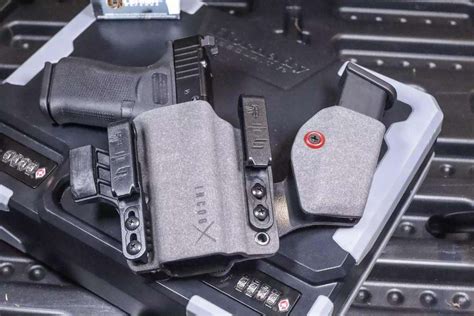 Safariland Incogx Iwb Holster Full Review Guns And Ammo