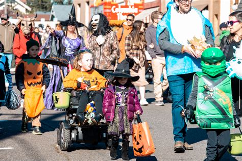 Photos Spirit Of Halloweentown Hosts Little Trick Or Treaters Parade