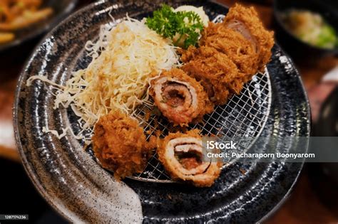 저녁 식사 접시에 깊은 프라이 일본 음식 Tokatsu 커틀릿을 닫습니다 0명에 대한 스톡 사진 및 기타 이미지 0명 Washoku 갈색 Istock