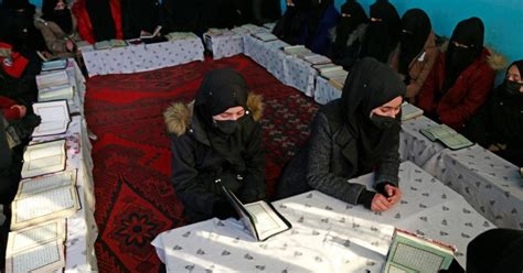 ممنوعیت آموزش در دوران طالبان؛ دختران به مدارس دینی می‌روند