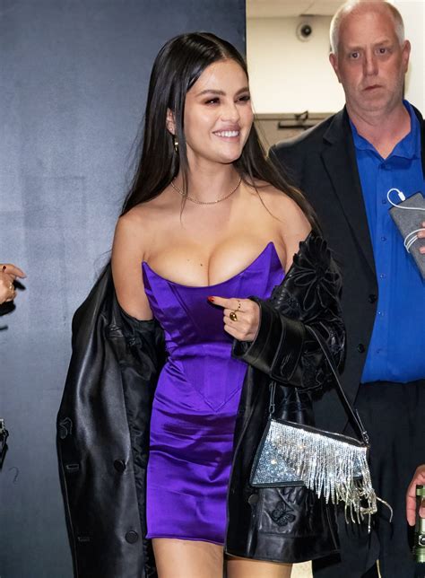 Selena Gomez in stomend hete jurk naar VMA's 2023-afterparty