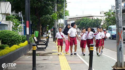 Pedestrian First 2017 Lets Make People Walk Again Institute For Transportation And
