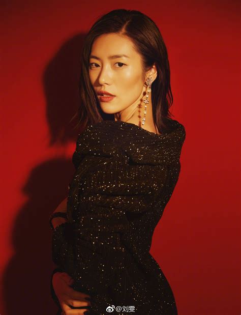 Liu Wen 刘雯 Weibo 赤 彩色