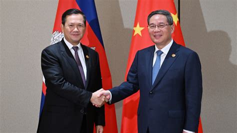 Премьер Госсовета КНР Ли Цян провел встречу с новым премьер министром Камбоджи Хун Манетом