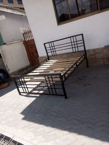 Kitanda Cha Chuma Kupatana