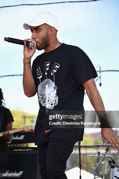 Rapper Bizzy Photos And Premium High Res Pictures Getty Images