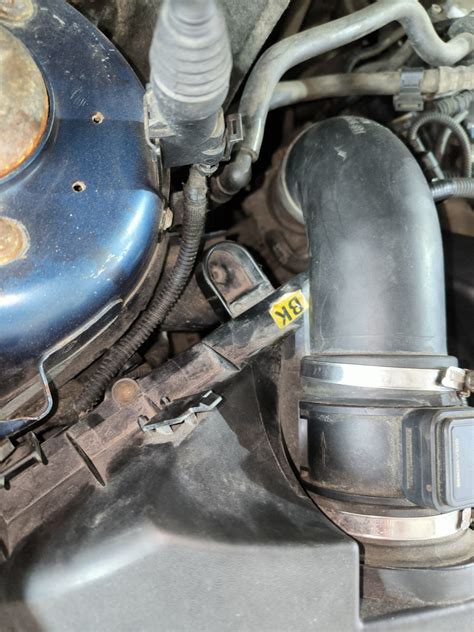 крепление корпуса воздушного фильтра — Opel Vectra C, 1,8 л, 2007 года ...