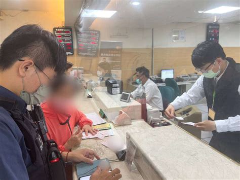 「猜猜我是誰」詐騙再現 婦人險匯30萬八德警及時勸阻