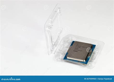 Intel Cpu Central Processor Unit Core I7 13700 With Pe Package