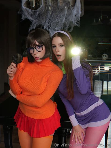 Sweetie Fox And Arina Fox Velma Dinkley And Daphne Blake Cosplay By