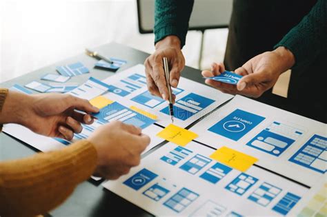 ux developer and ui designer brainstorming about mobile app interface