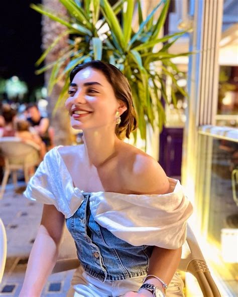 Ozge Torer Belgin Simsek Ozge Yagiz Outfits Esra Bilgic Photoshoot