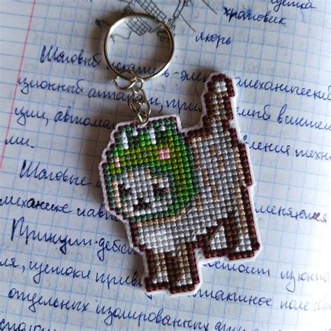 Брелок Котик в шапочке лягушонка Вышитые крестиком закладки Схемы
