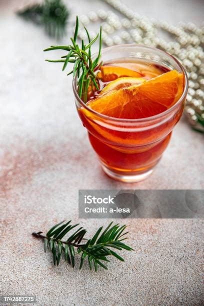 멀드 와인 크리스마스 칵테일 전통 음료 새해 휴일 전채 식사 음식 스낵 감귤류 과일에 대한 스톡 사진 및 기타 이미지 감귤류 과일 겨울 계절 Istock
