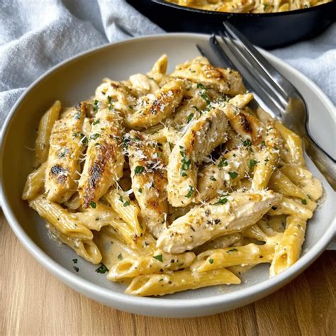 One Pan Garlic Parmesan Chicken Pasta Recipe Ready In 35 Minutes Berecipe