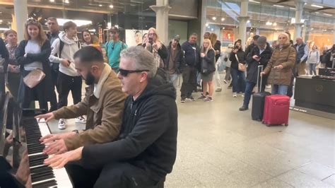 Boogie Woogie Duo Make Commuters Late For Work Youtube