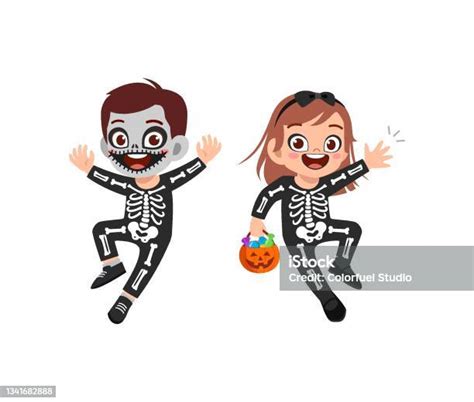 귀여운 어린 소년과 소녀는 할로윈 착용 해골 의상을 축하 10월에 대한 스톡 벡터 아트 및 기타 이미지 10월 귀여운 드레스 Istock