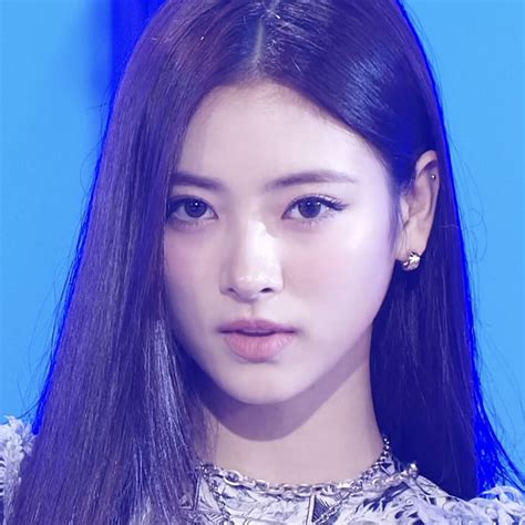 Pin On Cool Modeling Faces