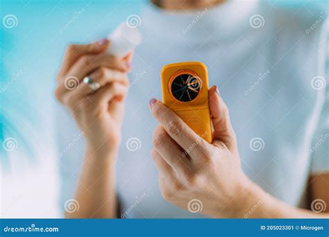 Using Portable Spirometer Stock Image Image Of Airflow 205023301