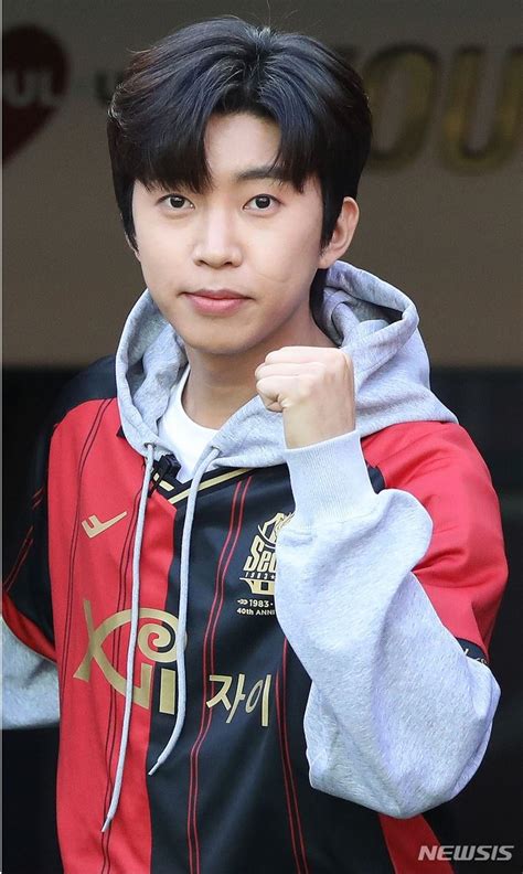 임영웅 축구 문화의 새로운 역사를 쓰며 영웅시대가 보인 축구의 품격 [전지적 팬시점 직관 記] 장지우 기자 톱스타뉴스