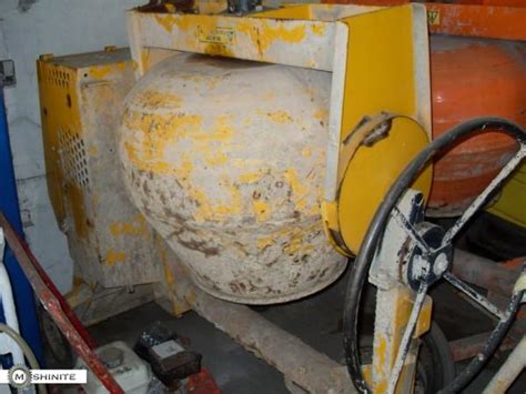 Машините Продавам дизелов миксер за бетон втора употреба