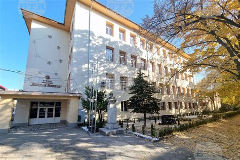 Ученици и учители от кърджалийко училище се обединиха в кауза да съберат средства и осигурят