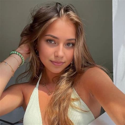 Stella Stellanicholsus • Threads Say More