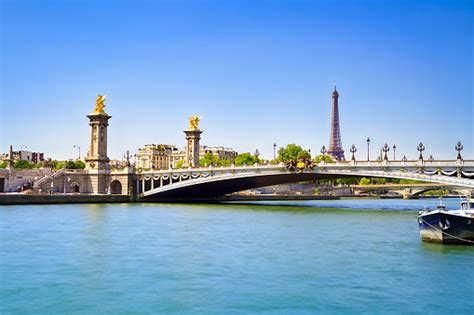 알렉산드르 Iii 및 Eiffel Tower 알렉산드르 3세 다리에 대한 스톡 사진 및 기타 이미지 알렉산드르 3세 다리