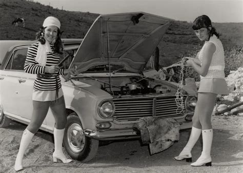Nicola Taylor And Marie Graham 1970s Spick And Span Models — Vintage