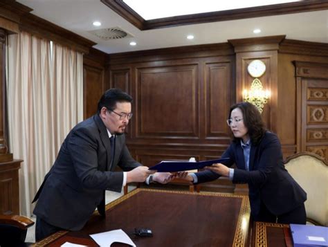 “Монгол Улсын шүүх эрх мэдлийн хөгжлийн бодлого” ын төслийн саналыг УИХ ын даргад уламжлав