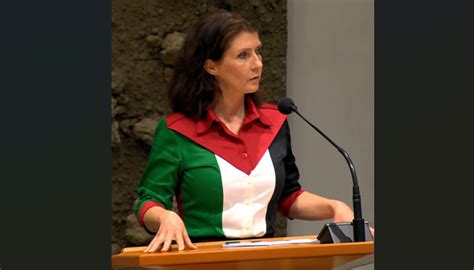 Biografi Dan Agama Esther Ouwehand Anggota Dpr Nya Belanda Yang Diusir Pakai Blouse Bendera