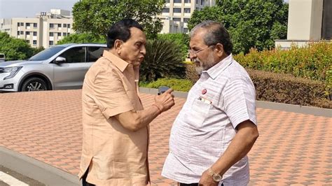 Mahadevrao Mahadik And Raju Shetti Mahadevrao Mahadik Raju Shetti माजी आमदार महादेवराव आणि