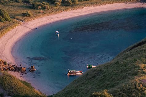 집 밖의 경치 경치가 좋은 고요한 관광 구름 구름 경치 길리 섬 낚싯배 동남아시아 맑은 물 모래 모험
