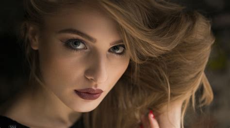 Auburn Hair Red Nails Blue Eyes Model Girl Portrait Wallpaper