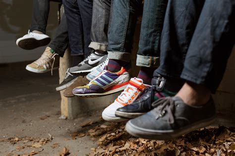 Кроссовки в ряд - 80 фото