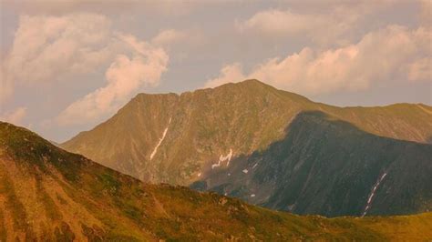 Premium Photo | Elevate your screen with the beauty of fagaras ...