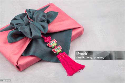 한국 전통 포장 선물 상자 실크로 만든 한국 전통 선물 포장 천 0명에 대한 스톡 사진 및 기타 이미지 0명 가방 계절 Istock
