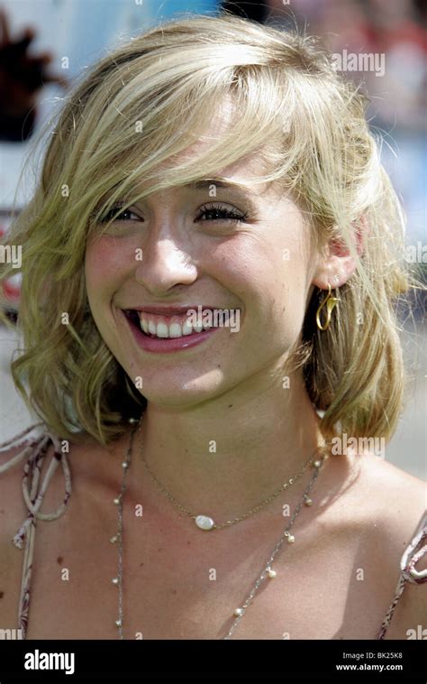 Alison Mack The Ant Bully Premiere Graumans Chinese Theatre Hollywood