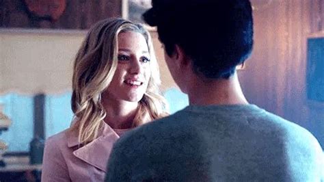 Pin By Sofia On Bughead Betty And Jughead Bughead Jughead