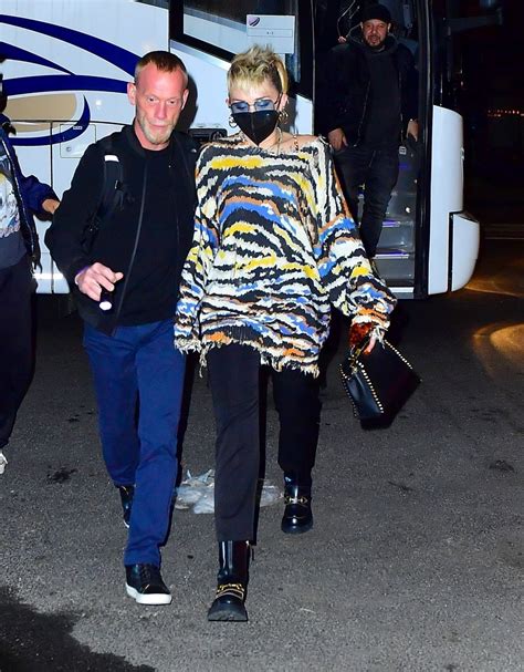 Miley Cyrus Leaves Snl Afterparty In New York 05 08 2021 Hawtcelebs